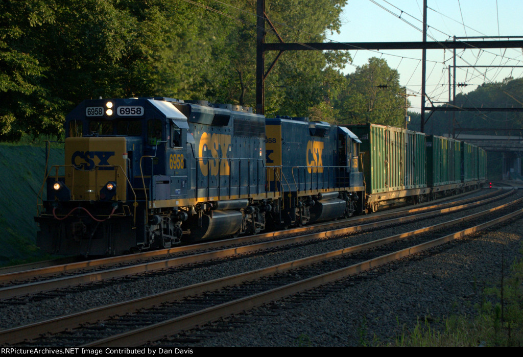 CSX GP40-2 6958 leads Q706-23